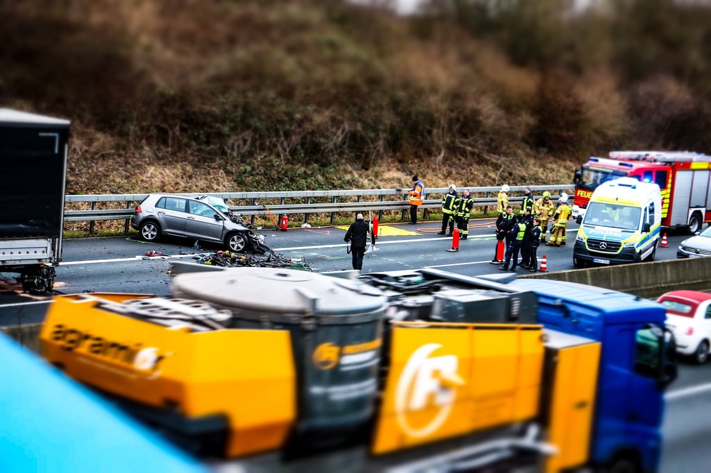 Bünde: Nach schwerem Crash auf der A30: So geht's dem Unfallfahrer