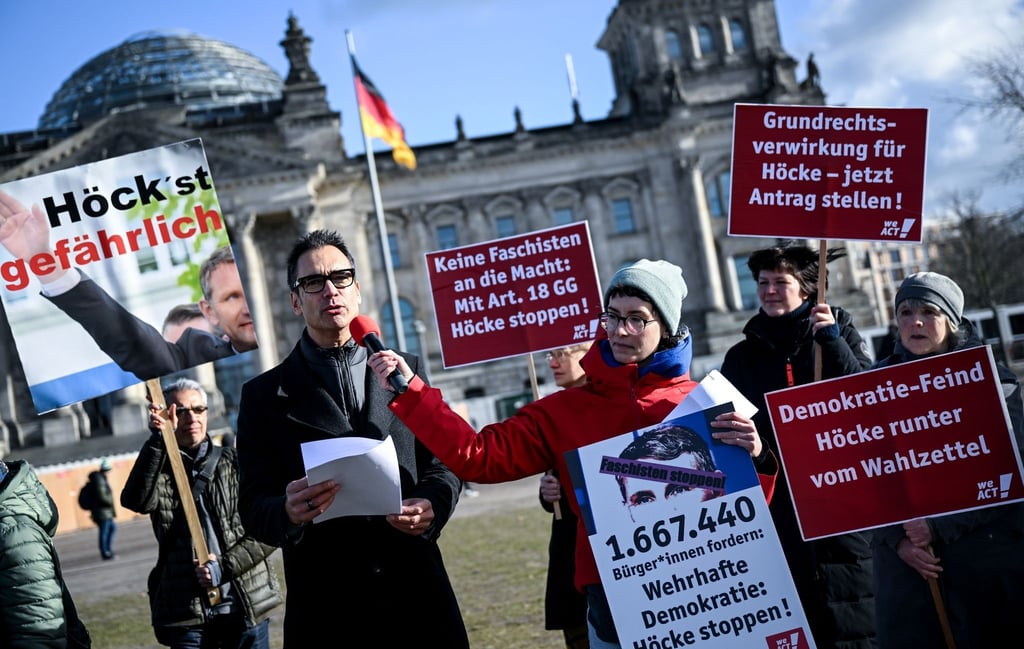 Unterschriftensammlung «Höcke stoppen» übergeben