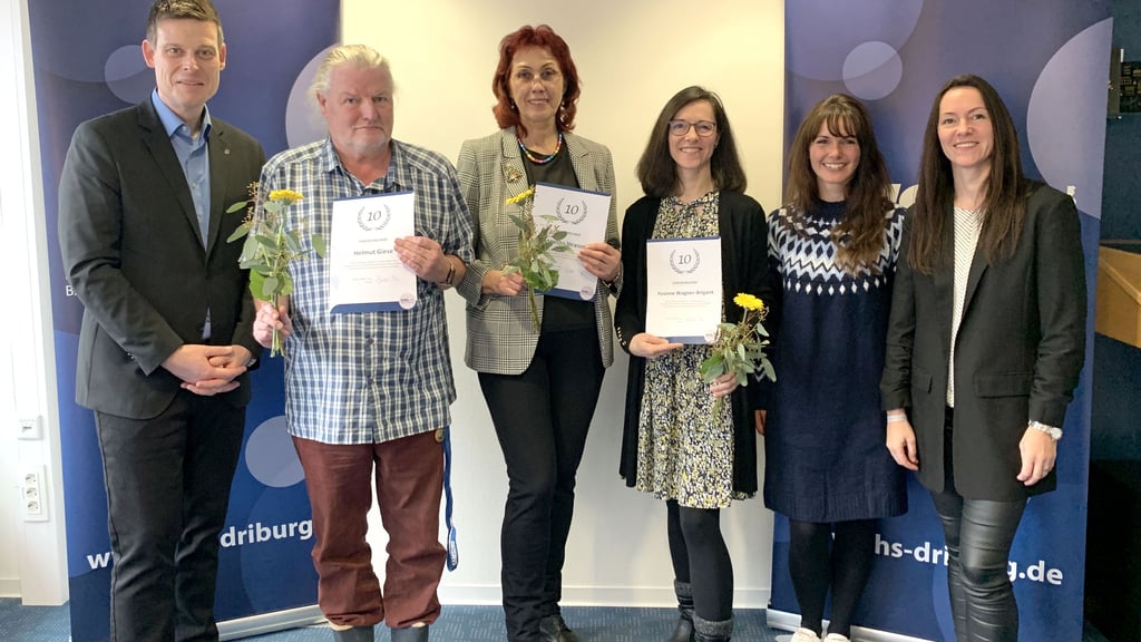 VHS ehrt in Bad Driburg langjähriges Engagement