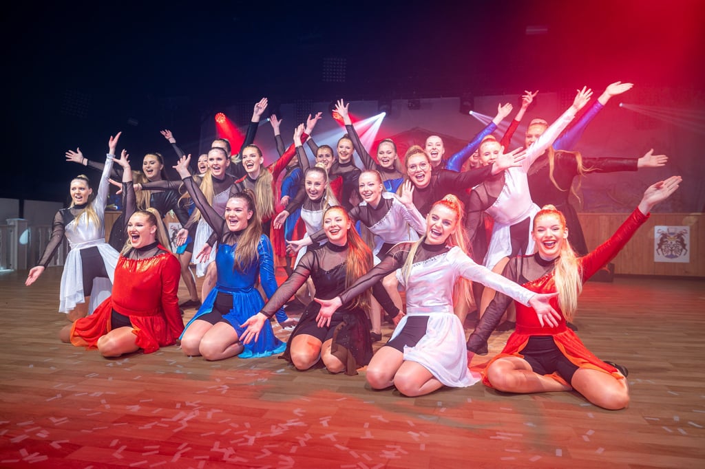 Tollitäten, Tanz und Sangesfreude