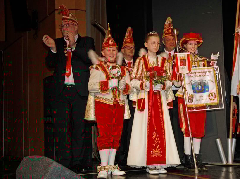 Prinzessin Laura II. regiert mit