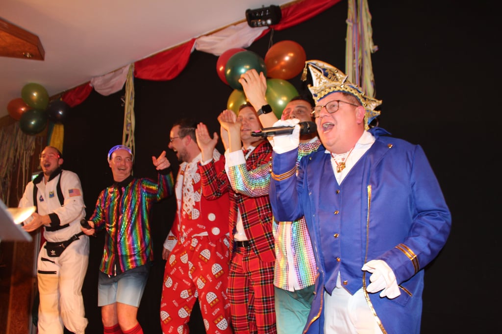 Rahden: In Varl sind die Jecken los