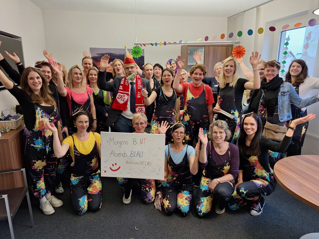 Bad Wünnenberg: Wilde Weiber erobern Fürstenberger Rathaus im Sturm