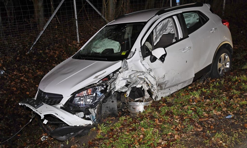 Zusammenstoß: Fahrer gerät in den Gegenverkehr