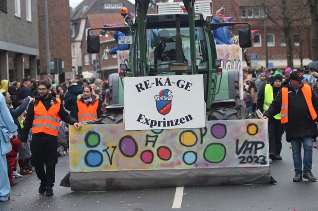 Karneval 2024: Die Bilder vom großen Umzug durch Greven