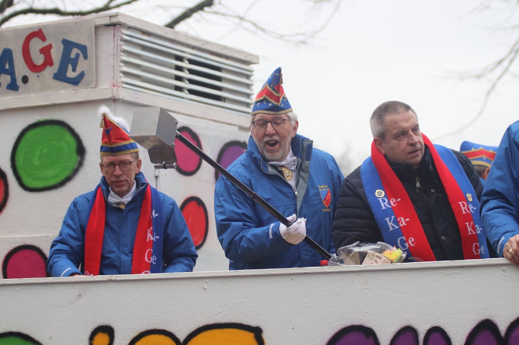 Karneval 2024: Die Bilder vom großen Umzug durch Greven