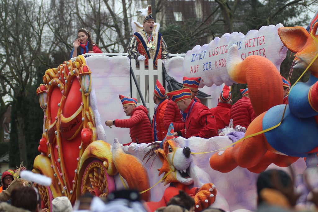 Karneval 2024: Die Bilder vom großen Umzug durch Greven