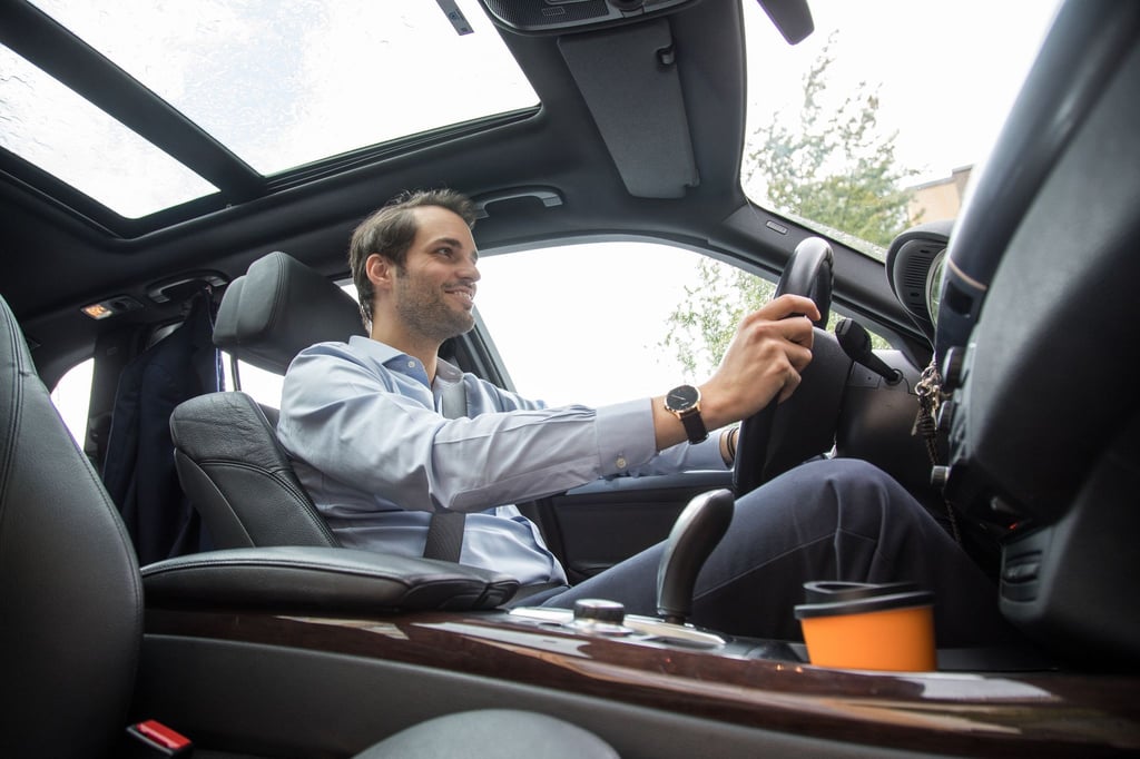 Von Kleidung bis Haltung: So sitzen Sie richtig im Auto