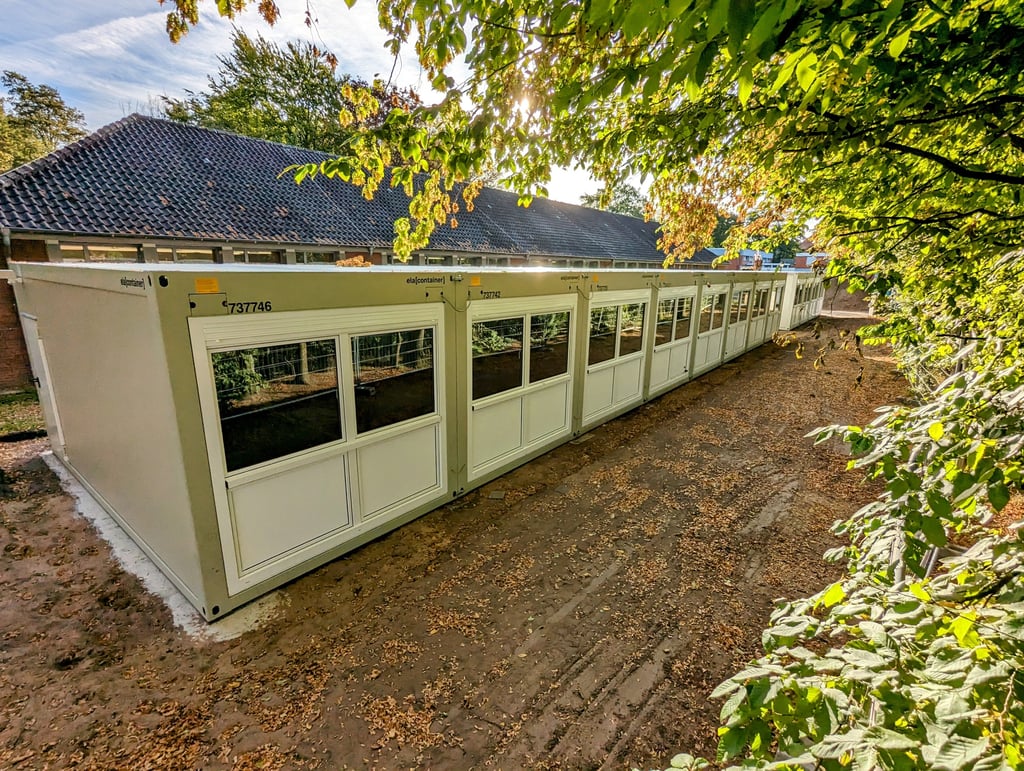 Containerklassen in Angelmodde: Schuhe schmelzen unter der Heizung