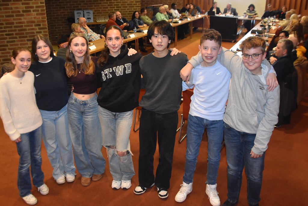 Jugendliche halten Politik den Spiegel vor