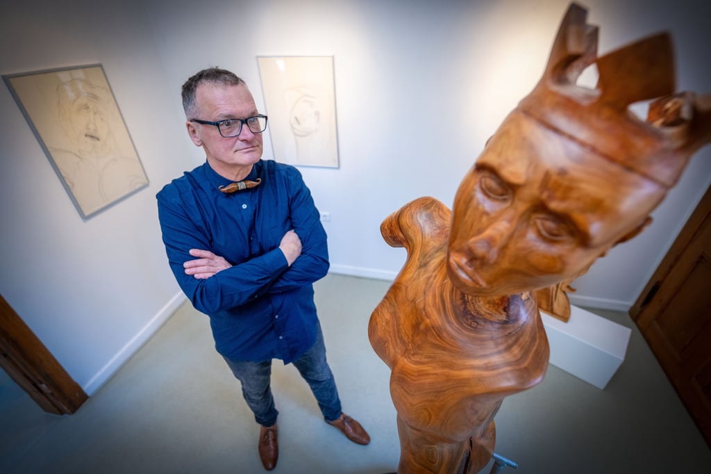 Bielefelder Meisterschüler macht in Holz