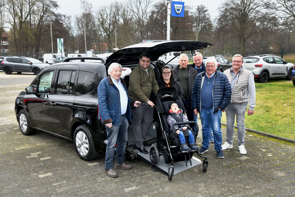 Kind im Rollstuhl: Sozialfonds kauft Paderborner Familie Frantz ein Auto