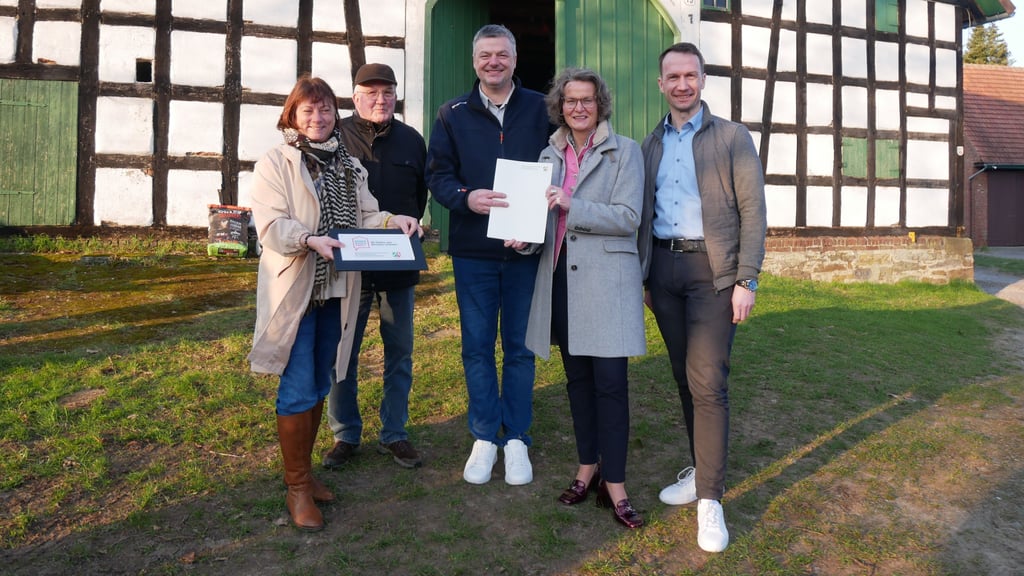 Hüllhorst: Großzügiger Förderbescheid für Wegeners Hof