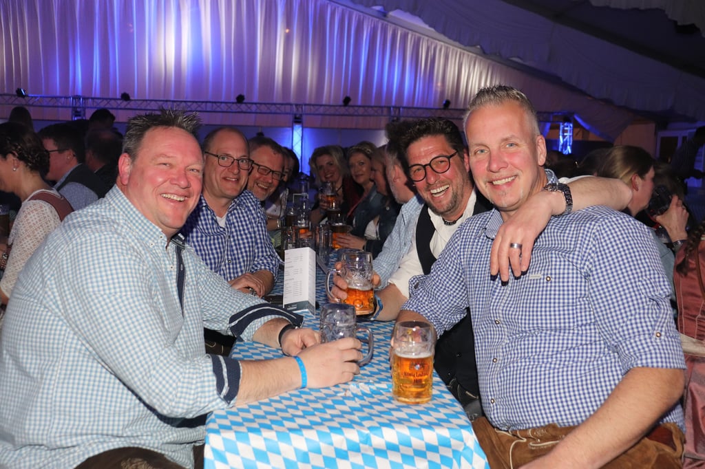 Hofstaat sabotiert Fassanstich mit Geldmünze