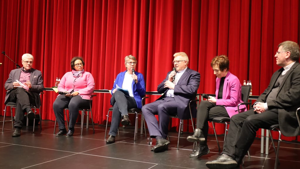 Hövelhof: Diskussion über die Zukunft und Glaubwürdigkeit der ...