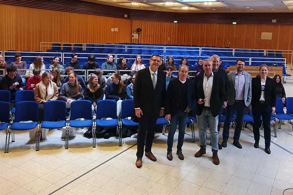 Höxter: Grundrechte-Arena im KWG mit DDR-Olympiasieger Wolfgang Thüne