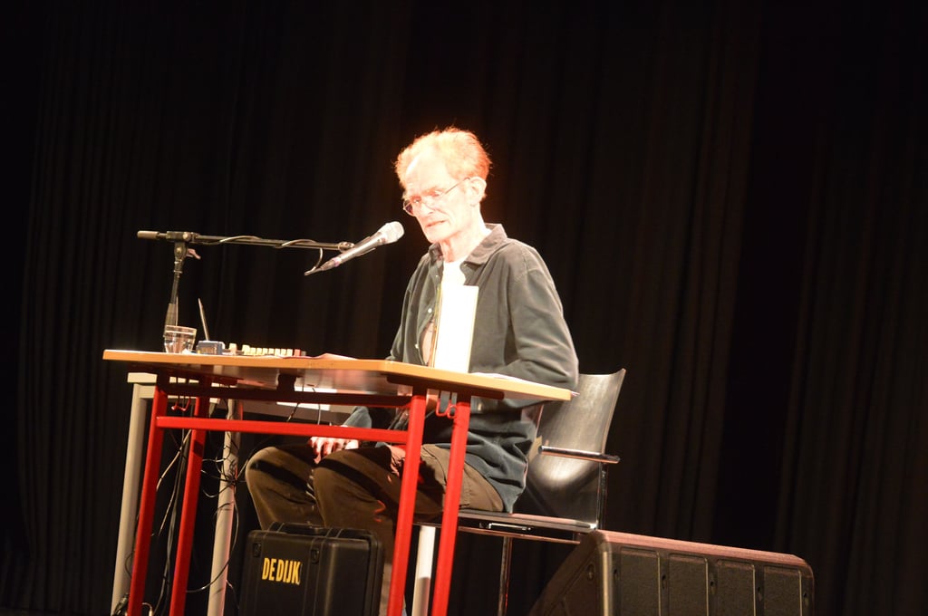 Mit schrägem Humor, Sinn und Verstand