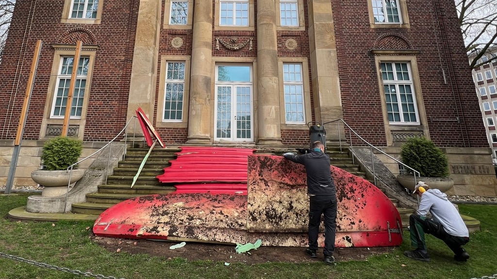 Münster: Wieso die rote Treppe vor dem Lackmuseum entfernt wurde