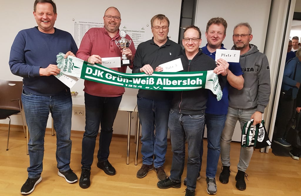 Der Pokal wandert zu Oliver Neuhaus