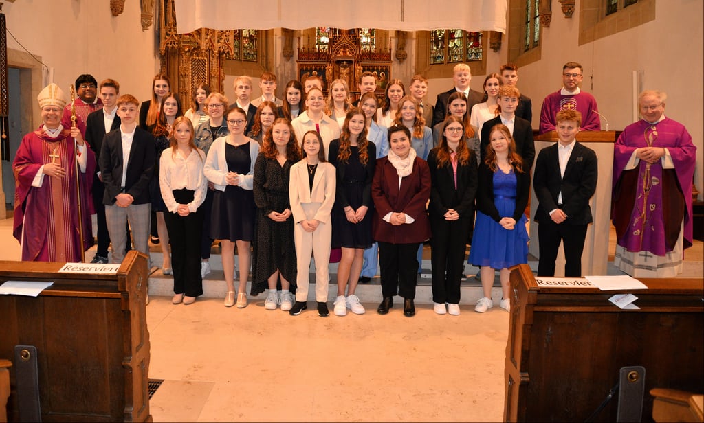 32 Jugendliche empfangen Sakrament der Firmung