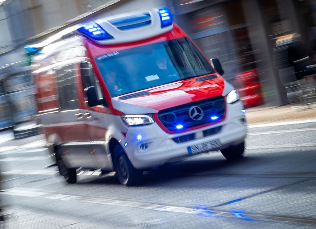 Leichtverletzte bei Unfall zwischen Rettungswagen und Auto