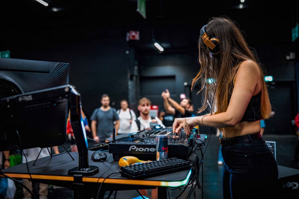 Twitch: „Juliaonair“ legt für tausende Menschen auf