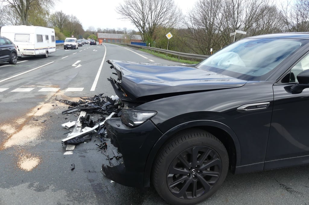 Unfall auf B219 in Greven: Vier Verletzte und Sperrung