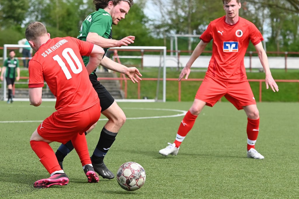 Fußball: Max Kretzer lässt die SG Telgte II in Everswinkel jubeln