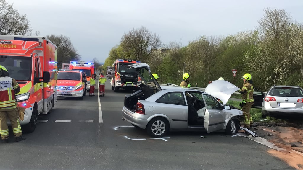 Paderborn: Zwei Personen bei Zusammenstoß verletzt