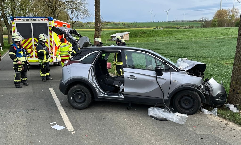 Bad Wünnenberg: Alleinunfall fordert zwei Schwerverletzte