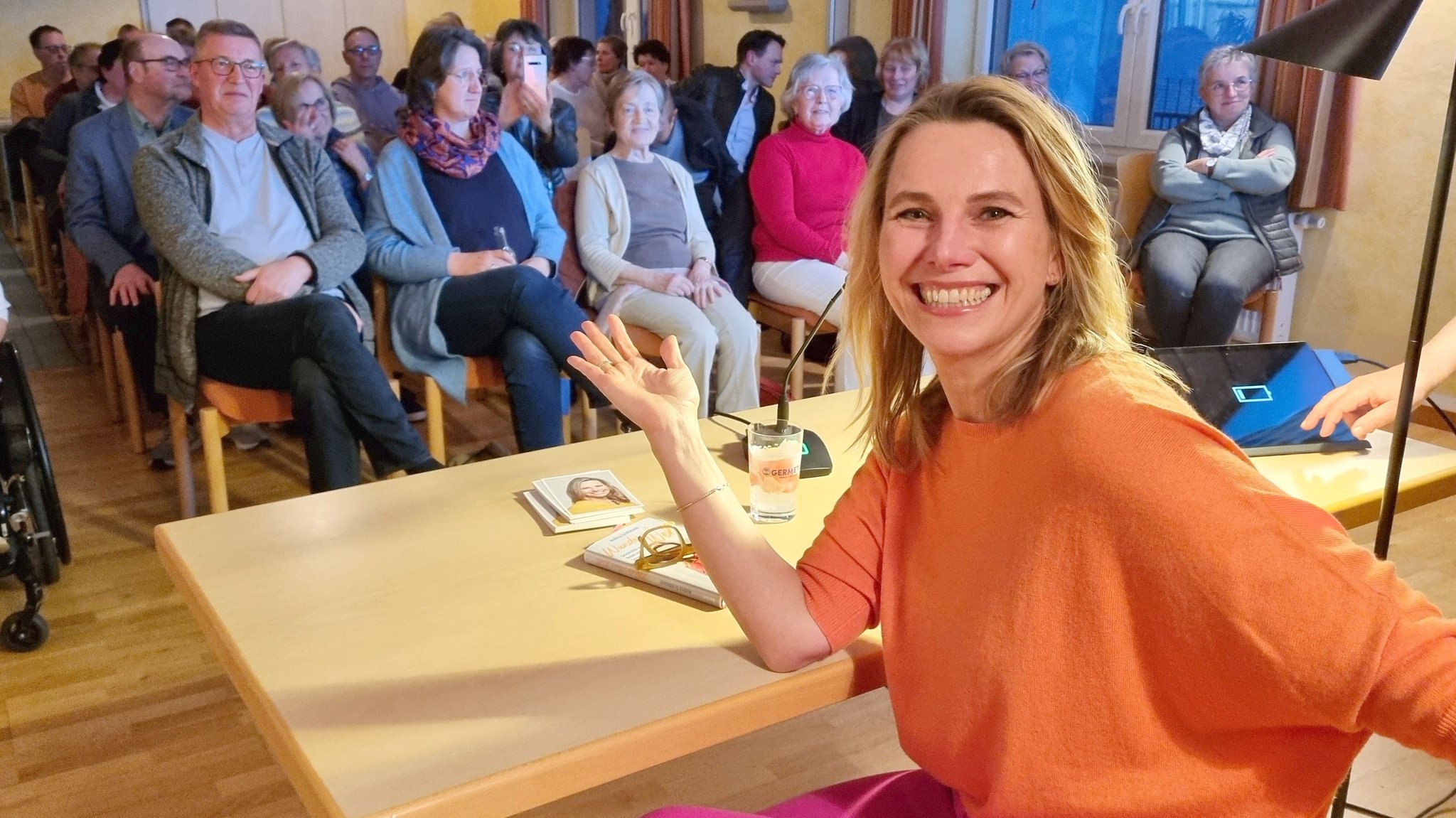 Warburg: TV-Reisemoderatorin stellt sich in Germete Fragen zu Gott und ...