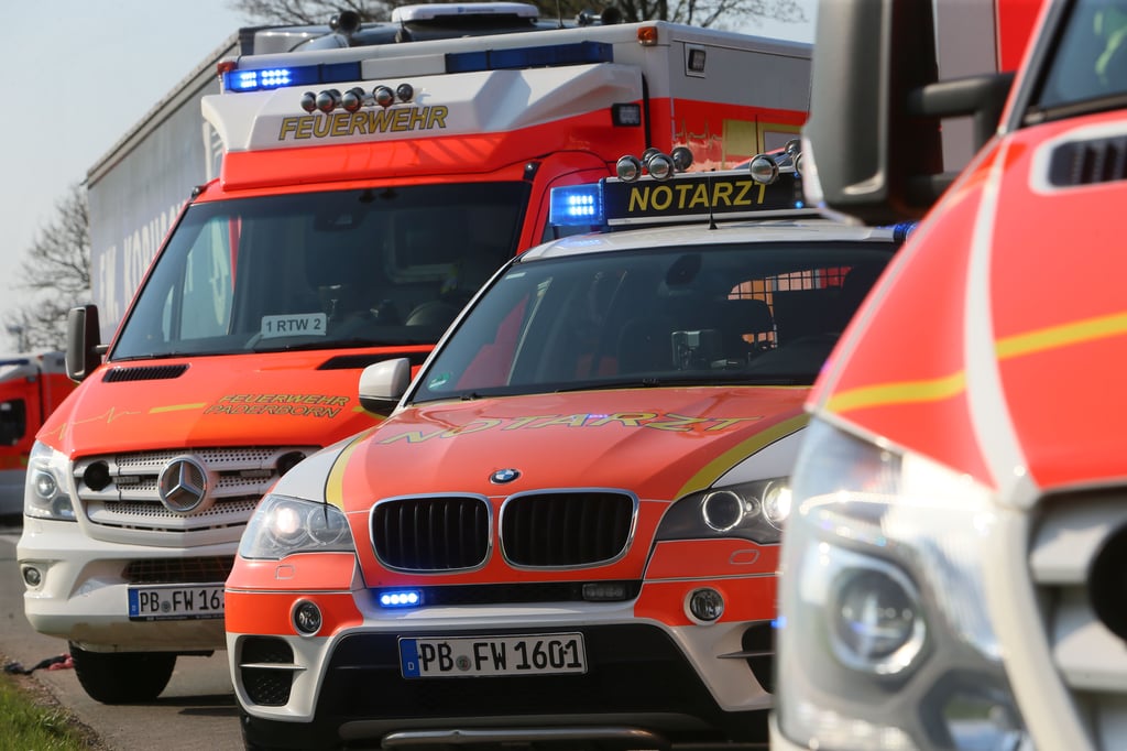 Büren: 20-jähriger Autofahrer bei Harth schwer verletzt