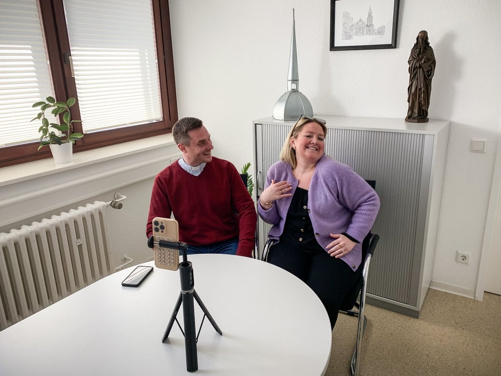 "Frengels und Chef" halten Kirche auf Instagram lebendig