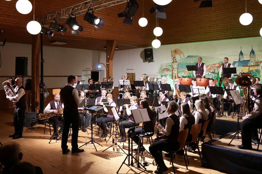 Warburg: Musiker aus Rimbeck begrüßen Frühling