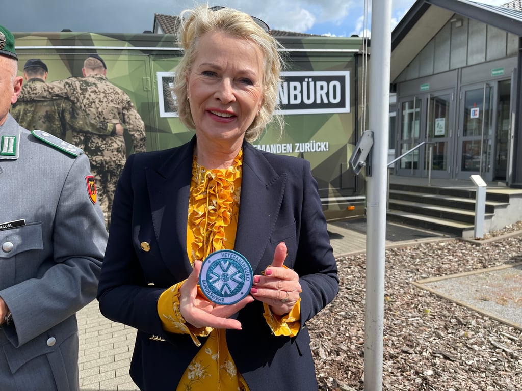 Mobiles Veteranenbüro für Bundeswehrsoldaten fährt durch Deutschland