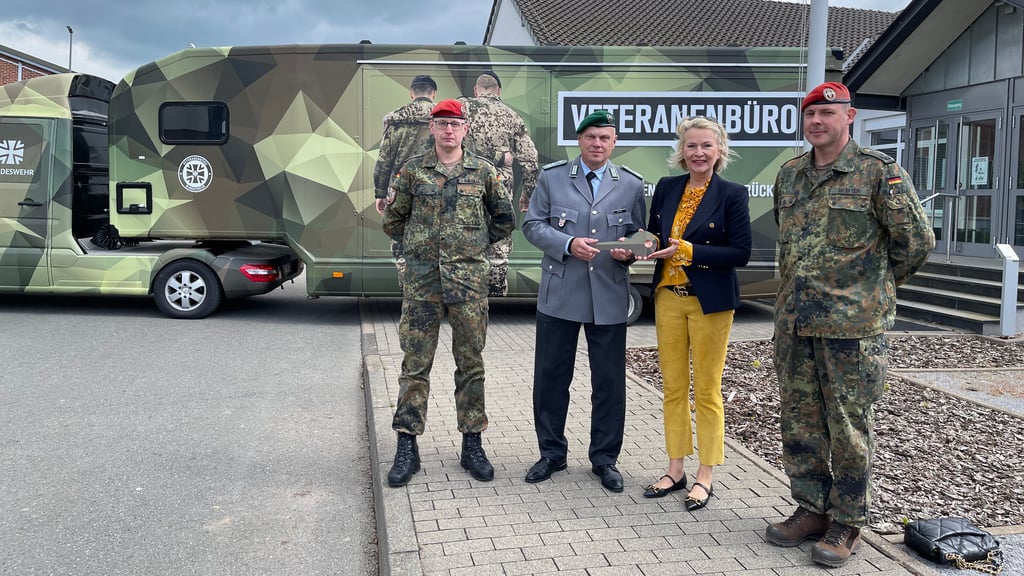Mobiles Veteranenbüro für Bundeswehrsoldaten fährt durch Deutschland
