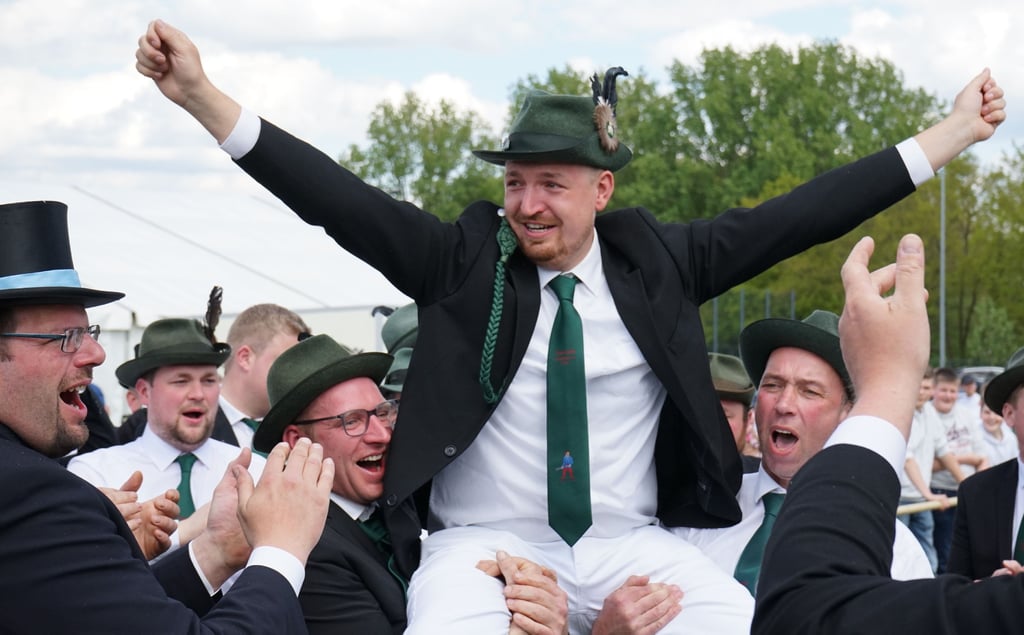 Samberger Schützenfest Metelen - Perfektes Wetter und ein zäher Vogel