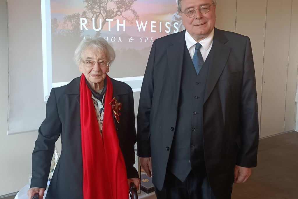 Großes Bundesverdienstkreuz für Ruth Weiss