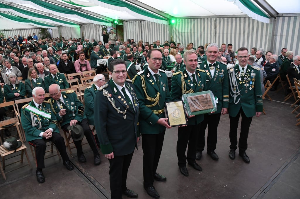 Schloß Holte-Stukenbrock: 100 Jahre Michaelschützen Liemke