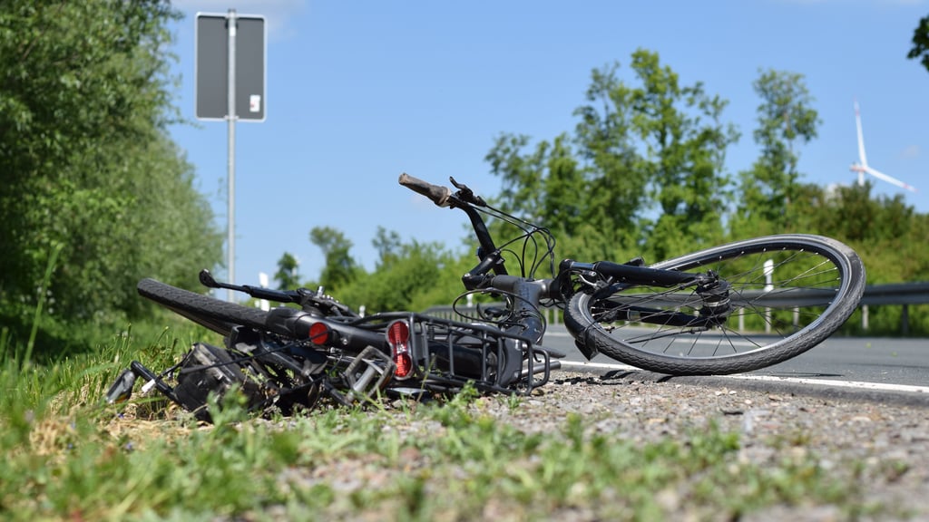 Bad Wünnenberg: Radfahrerin stirbt bei Verkehrsunfall