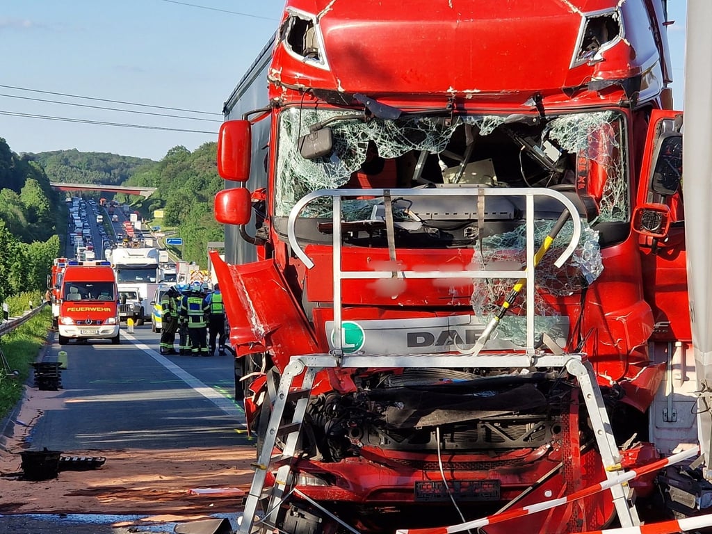 Auffahrunfall mit Lastwagen auf A1