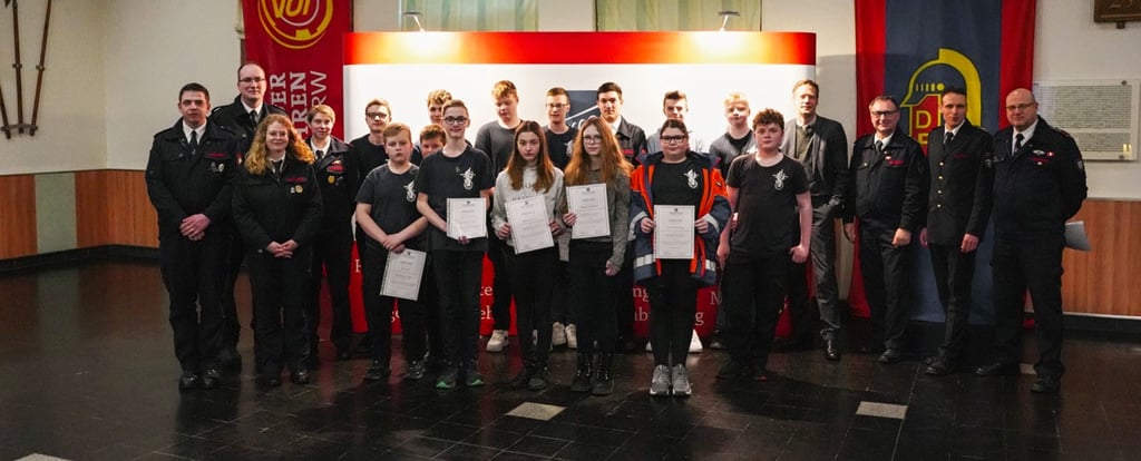 Altenbeken: B64 war Einsatzschwerpunkt der Feuerwehr