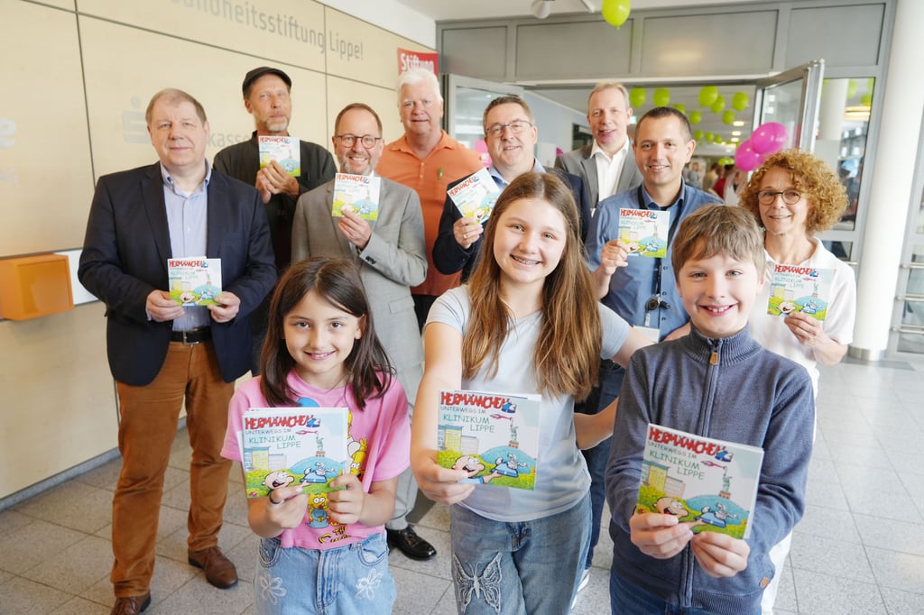 Detmold: Hermännchen stellt Kindern die Klinik vor