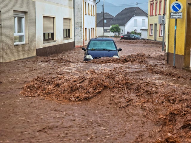 Frau stirbt nach Hochwasser-Rettungseinsatz