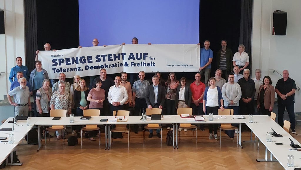 Spenge: Rat steht auf für Demokratie