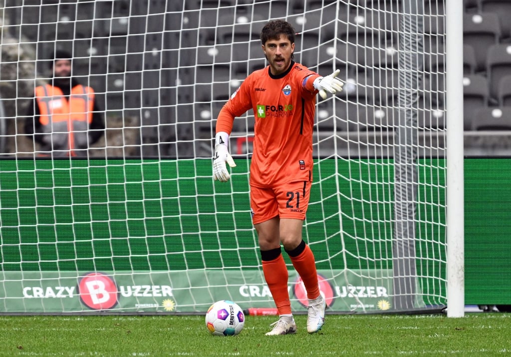 Paderborns Torhüter Huth wechselt zum SC Freiburg