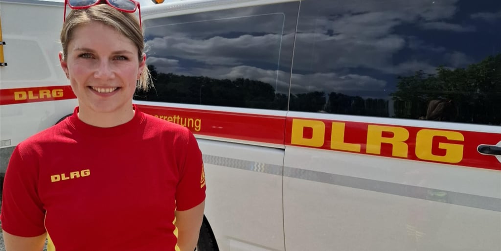 DLRG aus Ahaus rückt ins Hochwassergebiet aus: Helfer warten in ...