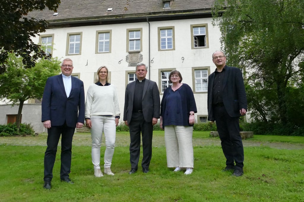 Marienmünster: Erzbischof Bentz kommt mit Menschen ins Gespräch