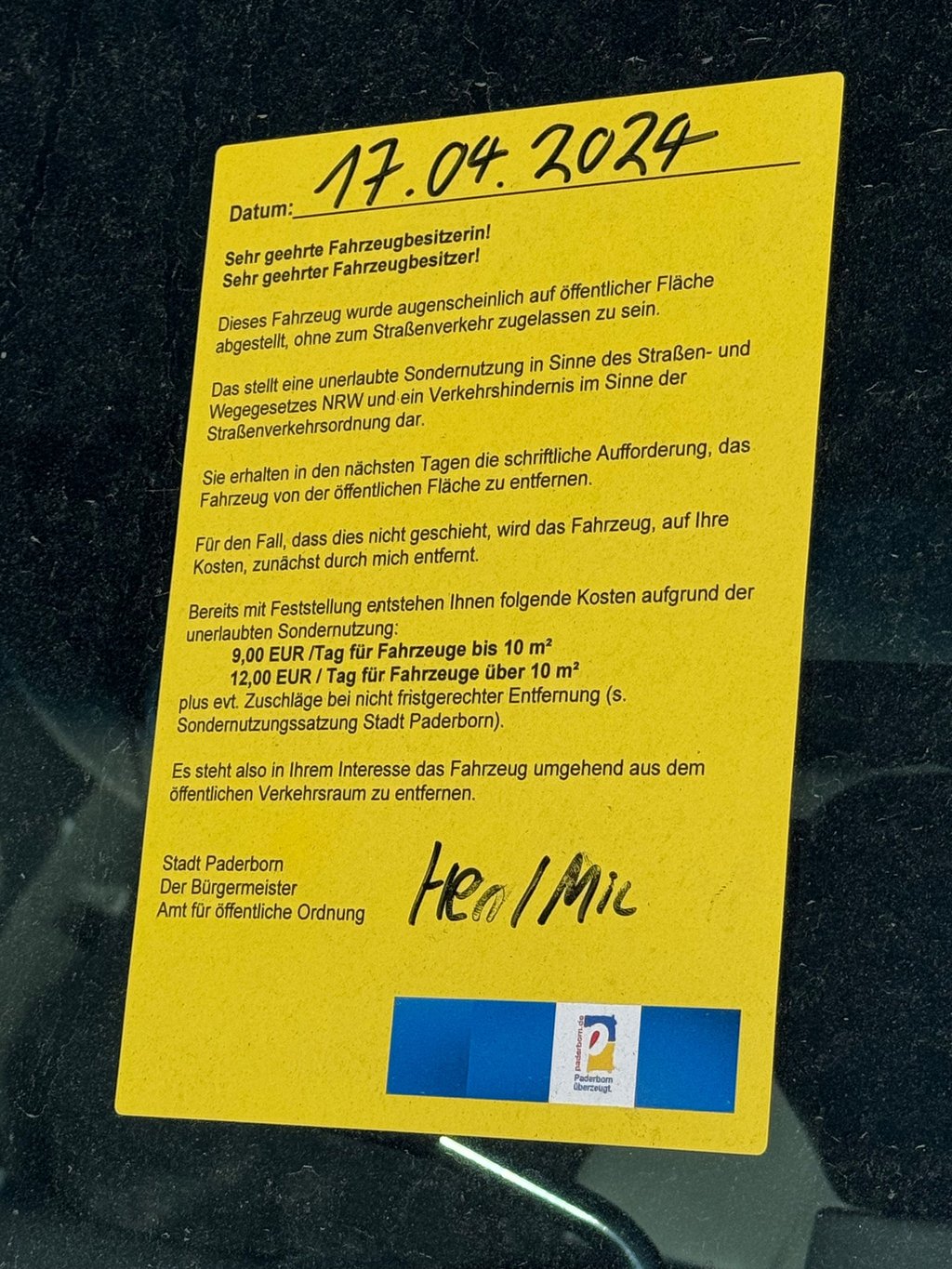 Paderborn: Stretchlimousine nach langem Stillstand abgeschleppt