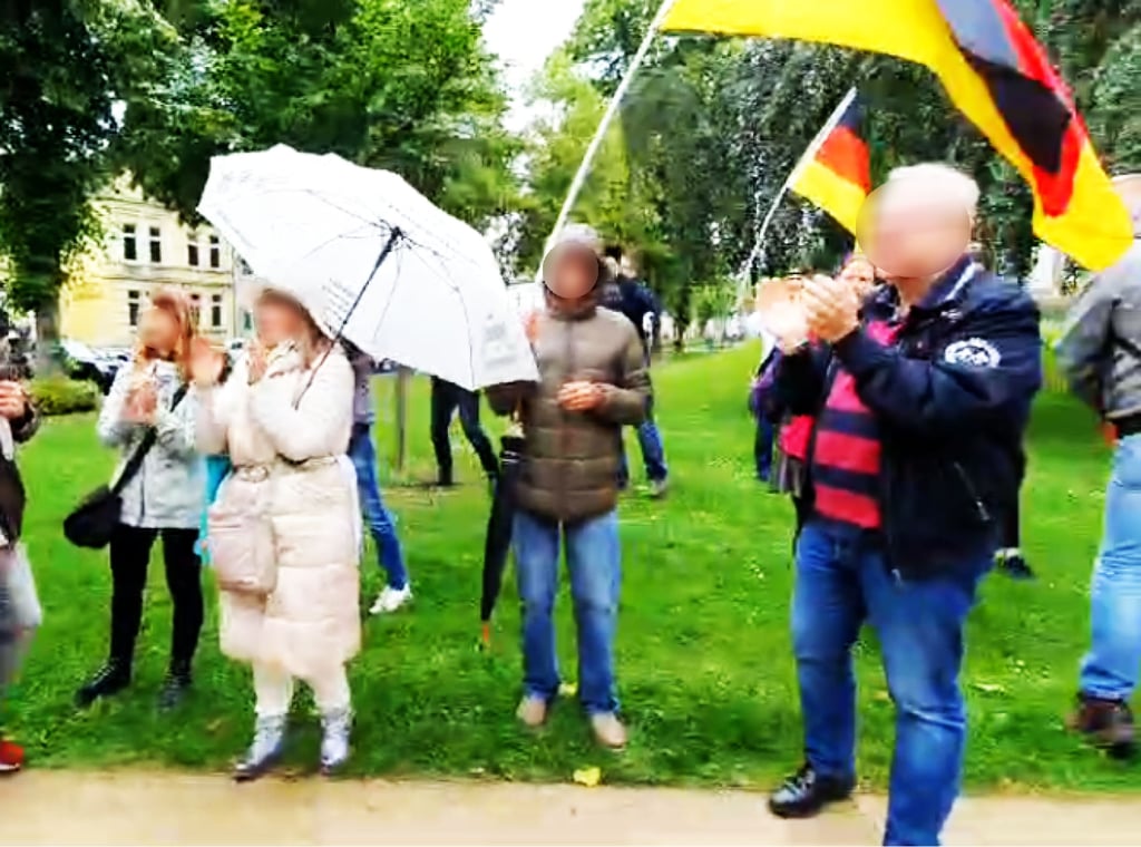 Detmold: Bürgerliches Publikum jubelt verurteiltem Rechts-Rocker zu